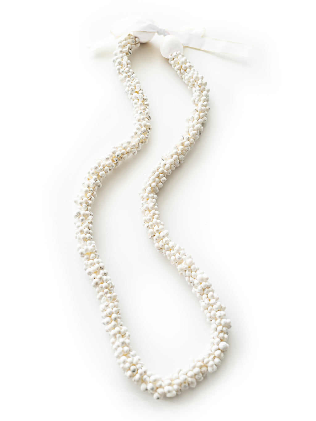 Ka Makani - White Mongoshell Ring Lei with Kukui Nuts – Kamakani